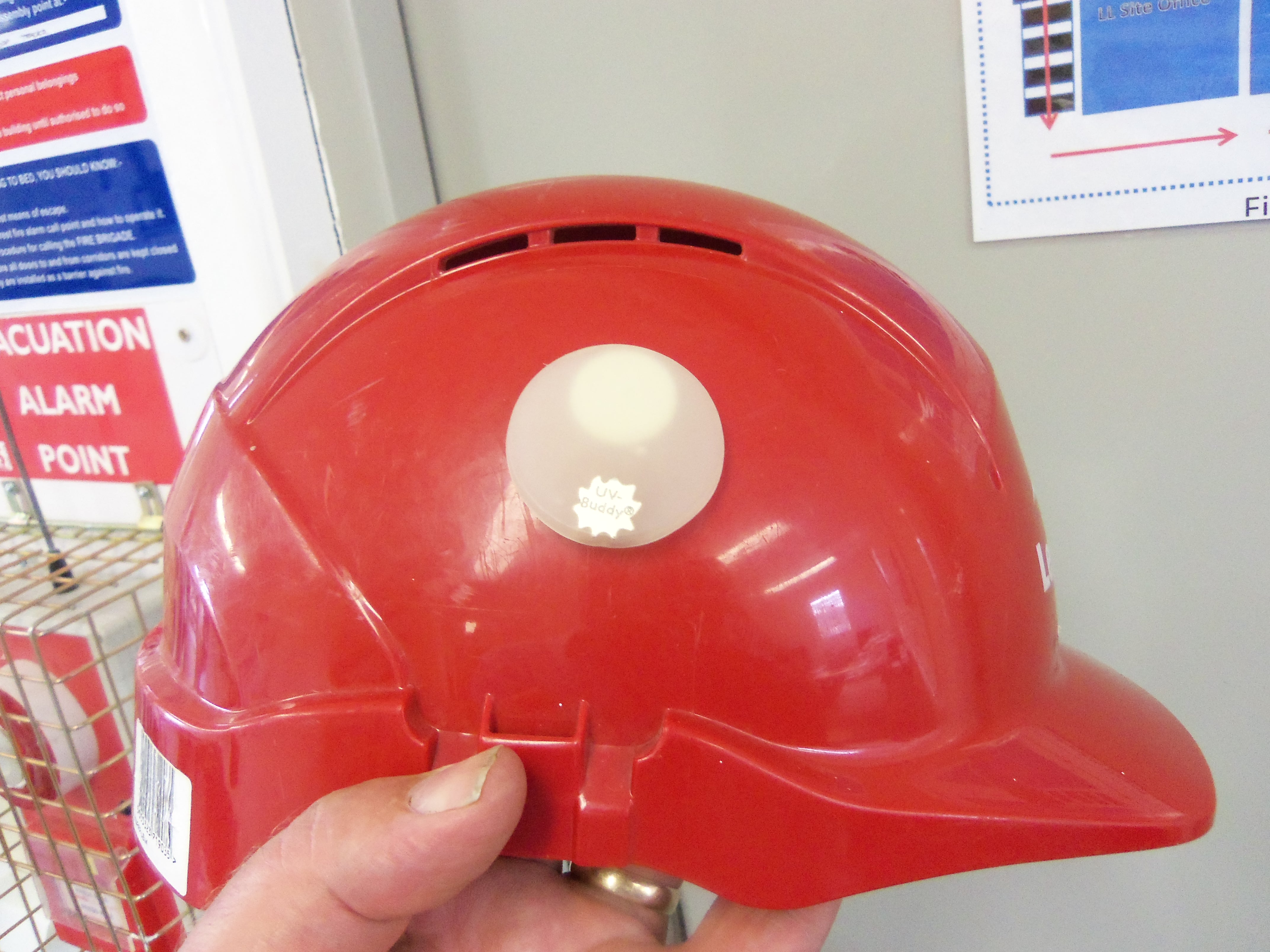 » Protection from the sun on site using a UV helmet sticker Best ...